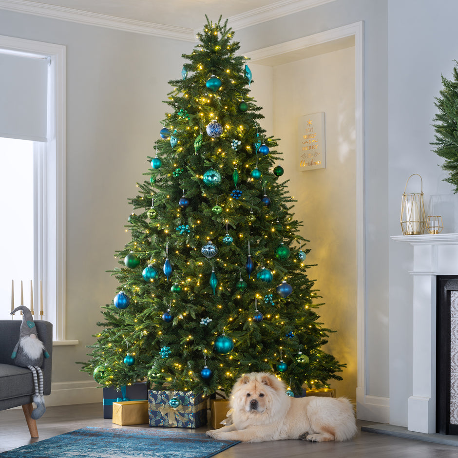 6ft, 7ft, 8ft Pre-Lit, Artificial Christmas Trees - WeRChristmas – We R ...